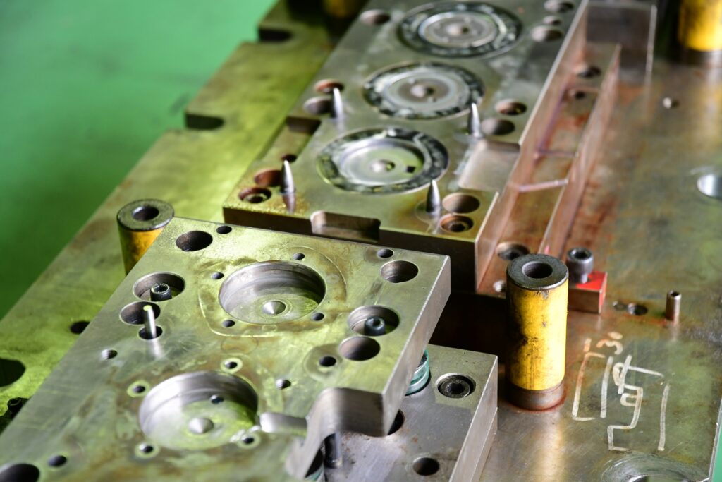 SCM435とSCM435Hの違いと特徴を徹底比較 - 鉄×旋盤加工製作所｜鉄×旋盤加工に特化